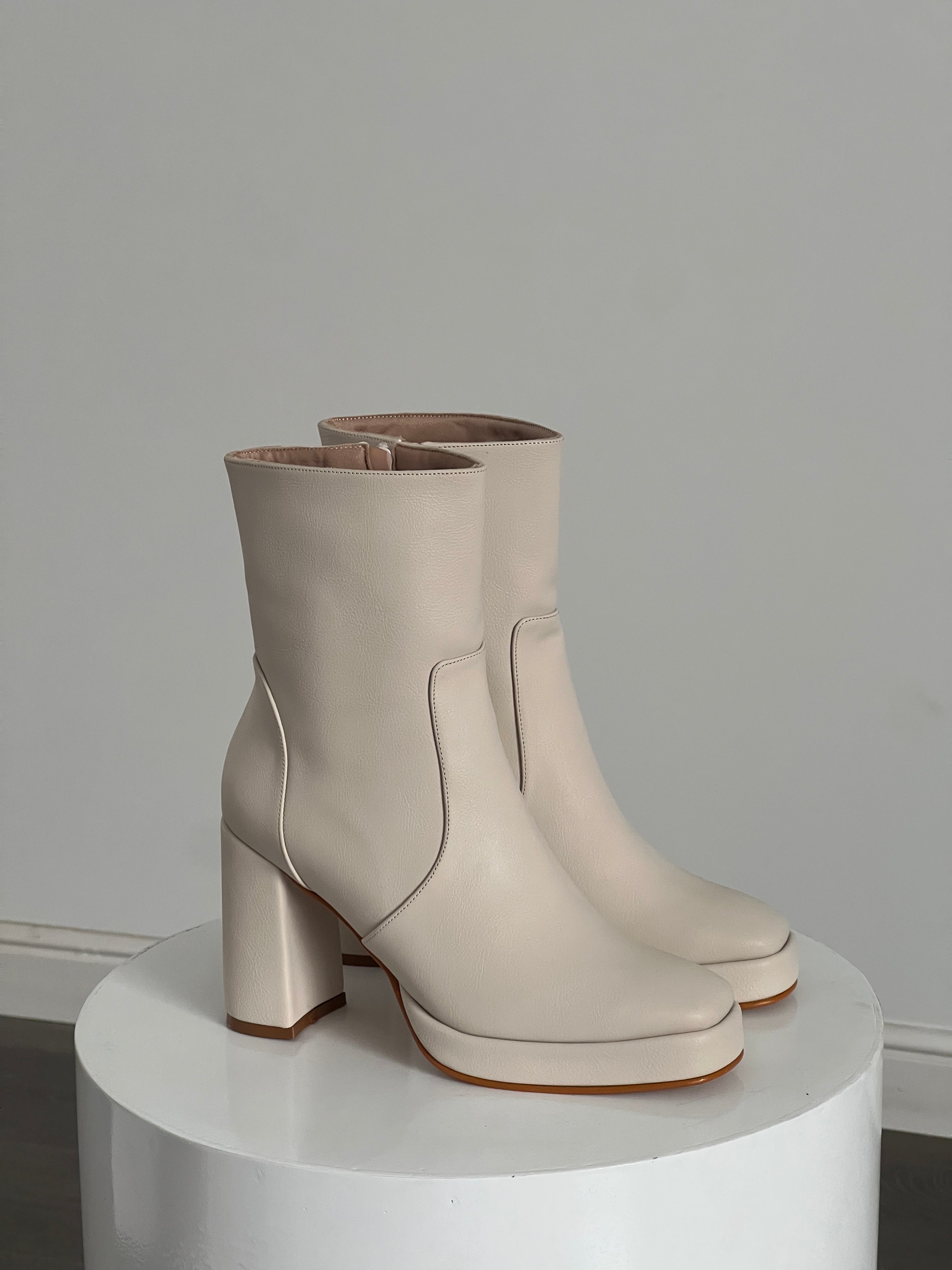 Collins Boots Cream latte – La Canea